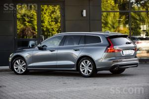 Grey Volvo V60 2019 in Riga, with an engine capacity of 2.00 L and mileage of 221 thousand km for 16550 €, photo 7 on AUTOMOTO.COM.LV