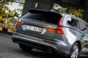 Grey Volvo V60 2019 in Riga, with an engine capacity of 2.00 L and mileage of 221 thousand km for 16550 €, photo 10 on AUTOMOTO.COM.LV