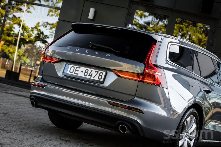 Grey Volvo V60 2019 in Riga, with an engine capacity of 2.00 L and mileage of 221 thousand km for 16550 €, photo 10 on AUTOMOTO.COM.LV