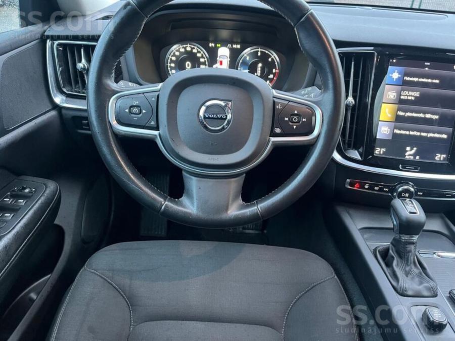Grey Volvo V60 2019 in Riga, with an engine capacity of 2.00 L and mileage of 0 thousand km for 12800 €, photo 3 on AUTOMOTO.COM.LV