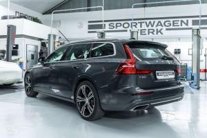 Grey Volvo V60 2019 in Kaunas, with an engine capacity of 2.00 L and mileage of 68 thousand km for 27437 €, photo 2 on AUTOMOTO.COM.LV