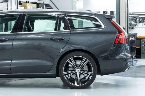 Pelēks Volvo V60 2019 Kauņa, ar dzinēja tilpumu 2.00 L un nobraukumu 68 tūkst. km par 27437 €, foto 8 vietnē AUTOMOTO.COM.LV