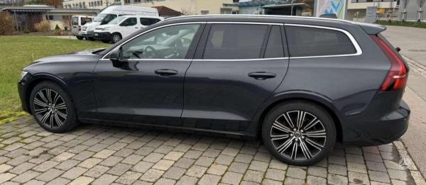 Grey Volvo V60 2019 in Vilnius, with an engine capacity of 1.97 L and mileage of 82 thousand km for 17490 €, photo 2 on AUTOMOTO.COM.LV