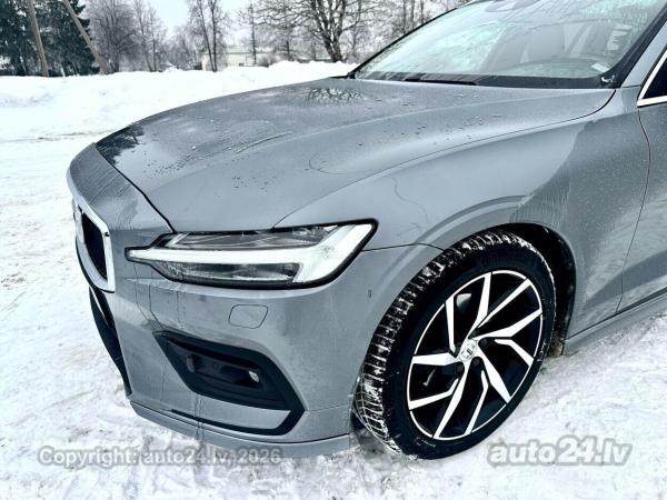Grey Volvo V60 2019 in Tallinn, with an engine capacity of 2.00 L and mileage of 130 thousand km for 23999 €, photo 3 on AUTOMOTO.COM.LV