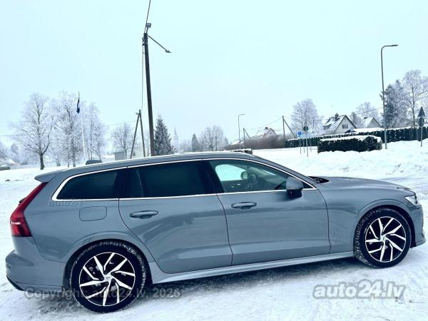 Grey Volvo V60 2019 in Tallinn, with an engine capacity of 2.00 L and mileage of 130 thousand km for 23999 €, photo 4 on AUTOMOTO.COM.LV