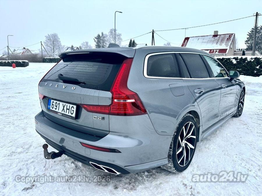 Grey Volvo V60 2019 in Tallinn, with an engine capacity of 2.00 L and mileage of 130 thousand km for 23999 €, photo 5 on AUTOMOTO.COM.LV