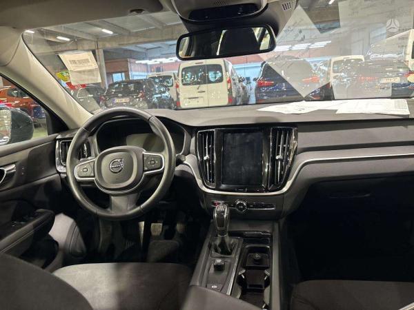 Pelēks Volvo V60 2019 Utena, ar dzinēja tilpumu 1.97 L un nobraukumu 214 tūkst. km par 9999 €, foto 3 vietnē AUTOMOTO.COM.LV