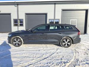 Grey Volvo V60 2019 in Utena, with an engine capacity of 2.00 L and mileage of 214 thousand km for 9999 €, photo 2 on AUTOMOTO.COM.LV