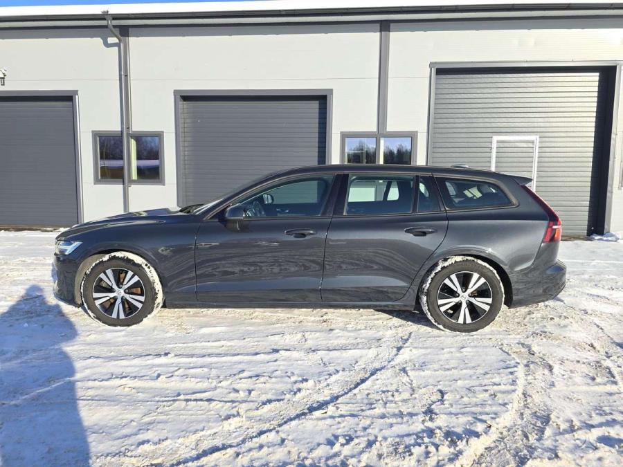 Grey Volvo V60 2019 in Utena, with an engine capacity of 2.00 L and mileage of 214 thousand km for 9999 €, photo 2 on AUTOMOTO.COM.LV