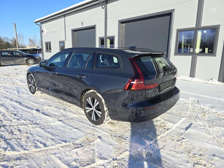Grey Volvo V60 2019 in Utena, with an engine capacity of 2.00 L and mileage of 214 thousand km for 9999 €, photo 3 on AUTOMOTO.COM.LV