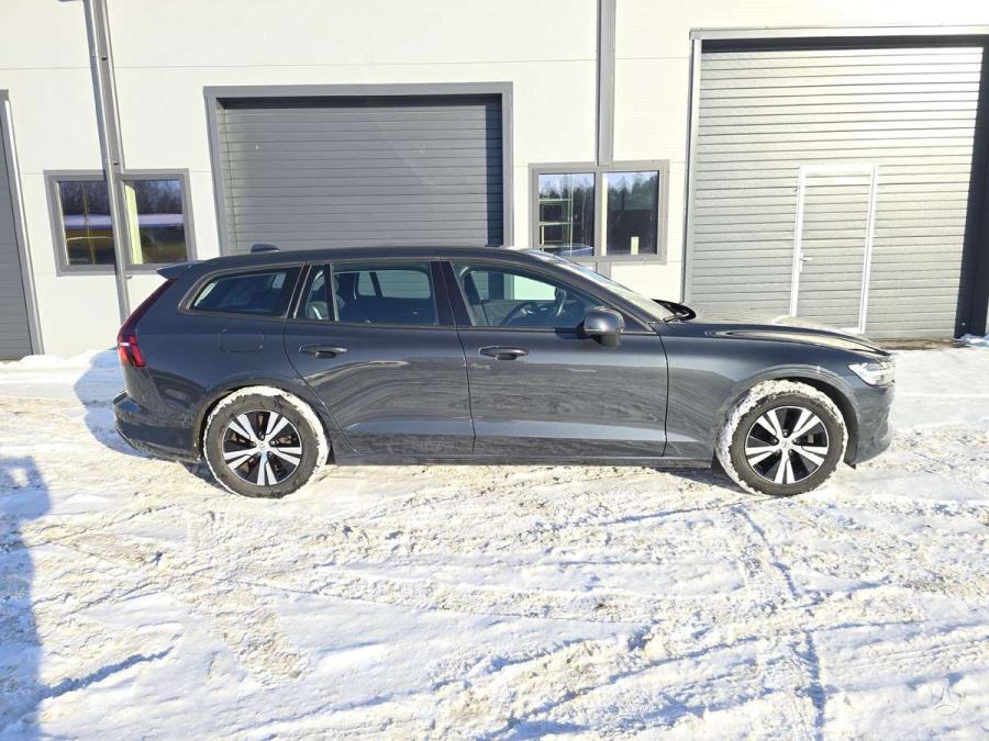 Grey Volvo V60 2019 in Utena, with an engine capacity of 2.00 L and mileage of 214 thousand km for 9999 €, photo 6 on AUTOMOTO.COM.LV