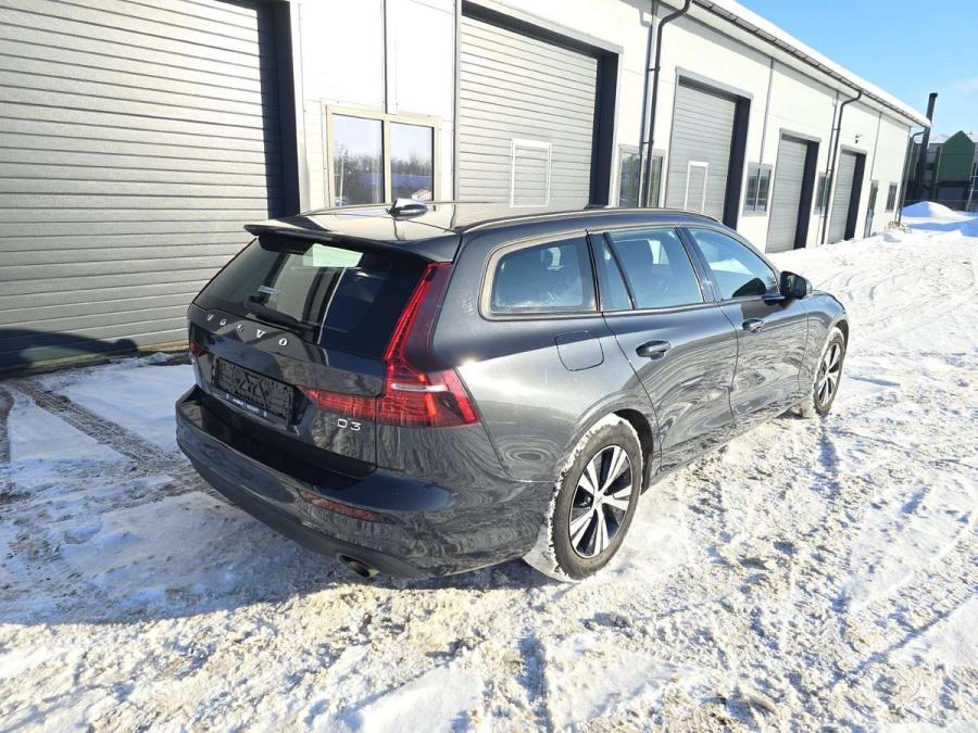 Grey Volvo V60 2019 in Utena, with an engine capacity of 2.00 L and mileage of 214 thousand km for 9999 €, photo 7 on AUTOMOTO.COM.LV