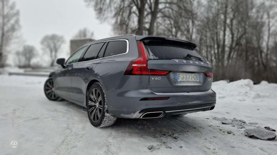 Pelēks Volvo V60 2019 Tauragė, ar dzinēja tilpumu 1.98 L un nobraukumu 287 tūkst. km par 13800 €, foto 6 vietnē AUTOMOTO.COM.LV