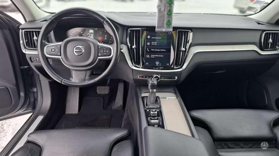 Pelēks Volvo V60 2019 Tauragė, ar dzinēja tilpumu 1.98 L un nobraukumu 287 tūkst. km par 13800 €, foto 18 vietnē AUTOMOTO.COM.LV