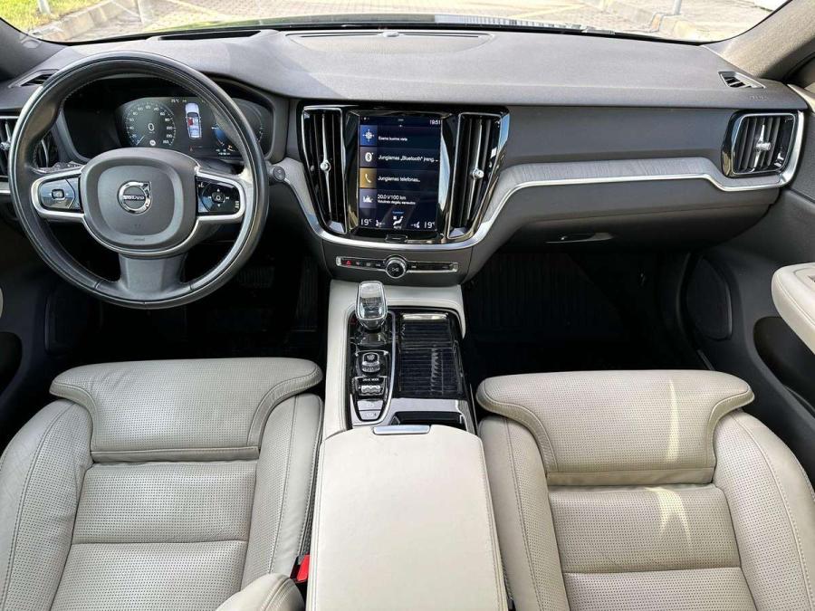 Grey Volvo V60 2019 in Vilnius, with an engine capacity of 1.97 L and mileage of 99 thousand km for 28499 €, photo 16 on AUTOMOTO.COM.LV