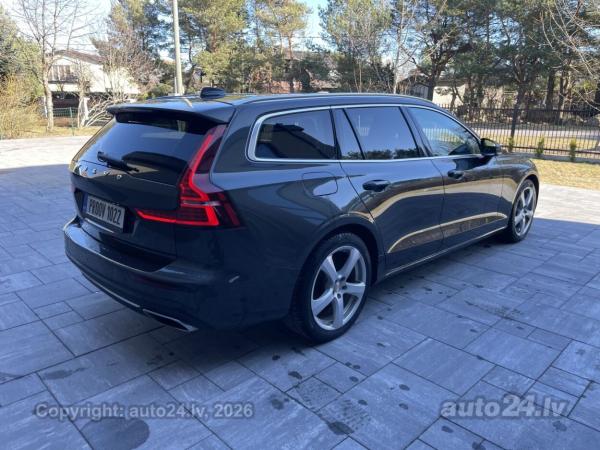 Grey Volvo V60 2019 in Tallinn, with an engine capacity of 2.00 L and mileage of 205 thousand km for 19900 €, photo 3 on AUTOMOTO.COM.LV