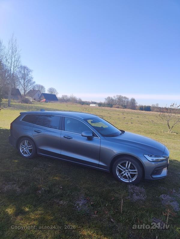 Grey Volvo V60 2019 in Tallinn, with an engine capacity of 2.00 L and mileage of 220 thousand km for 18000 €, photo 3 on AUTOMOTO.COM.LV