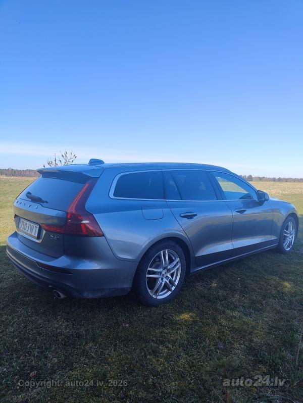 Grey Volvo V60 2019 in Tallinn, with an engine capacity of 2.00 L and mileage of 220 thousand km for 18000 €, photo 4 on AUTOMOTO.COM.LV