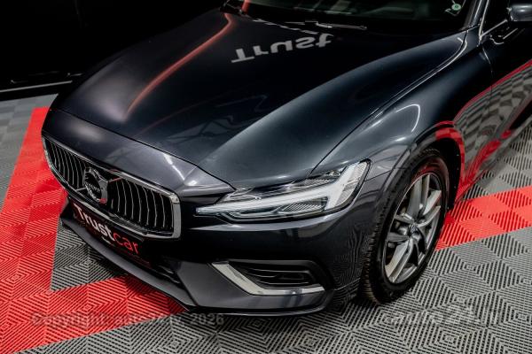 Pelēks Volvo V60 2019 Pērnava, ar dzinēja tilpumu 2.00 L un nobraukumu 198 tūkst. km par 17900 €, foto 3 vietnē AUTOMOTO.COM.LV