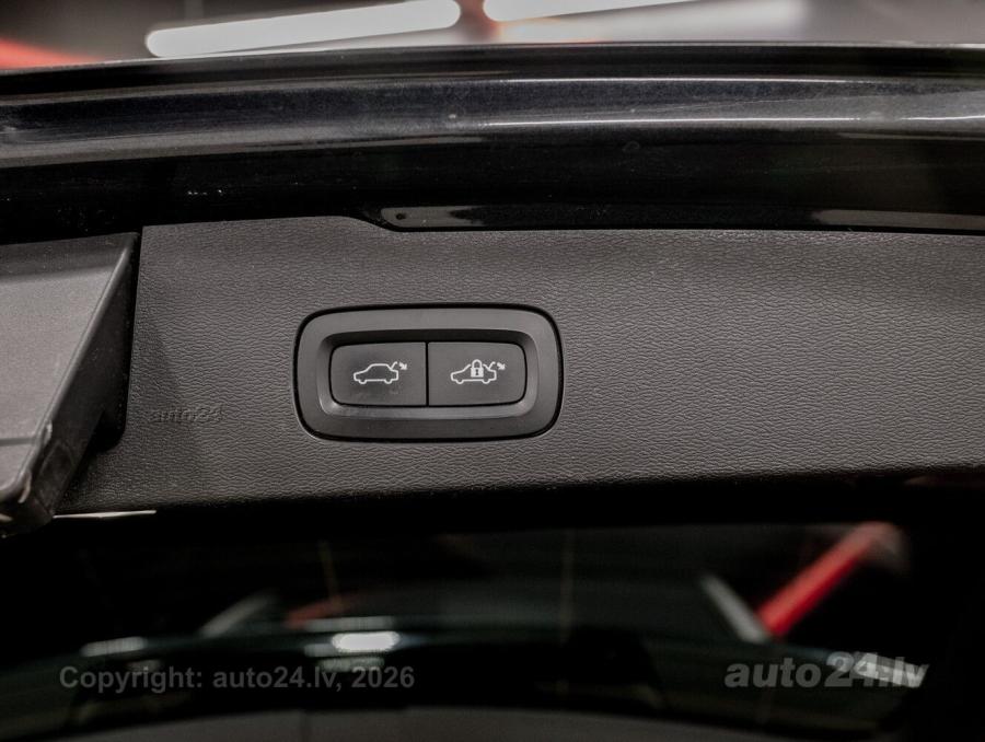 Grey Volvo V60 2019 in Parnu, with an engine capacity of 2.00 L and mileage of 198 thousand km for 17900 €, photo 23 on AUTOMOTO.COM.LV