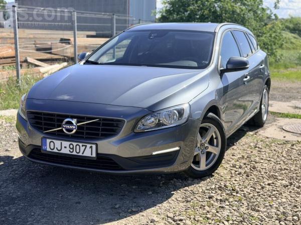 Pelēks Volvo V60 2019 Rīga, ar dzinēja tilpumu 2.00 L un nobraukumu 198 tūkst. km par 10995 €, foto 3 vietnē AUTOMOTO.COM.LV