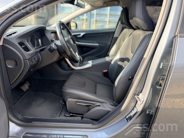 Pelēks Volvo V60 2019 Rīga, ar dzinēja tilpumu 2.00 L un nobraukumu 198 tūkst. km par 10995 €, foto 8 vietnē AUTOMOTO.COM.LV