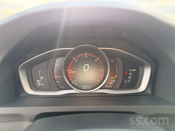 Pelēks Volvo V60 2019 Rīga, ar dzinēja tilpumu 2.00 L un nobraukumu 198 tūkst. km par 10995 €, foto 10 vietnē AUTOMOTO.COM.LV
