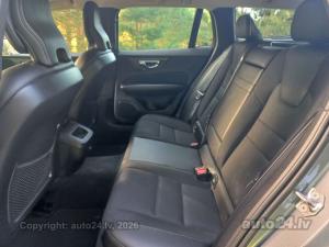 Pelēks Volvo V60 2019 Tartu, ar dzinēja tilpumu 2.00 L un nobraukumu 200 tūkst. km par 14990 €, foto 14 vietnē AUTOMOTO.COM.LV