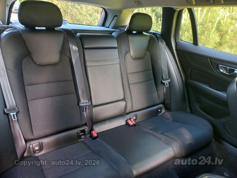 Pelēks Volvo V60 2019 Tartu, ar dzinēja tilpumu 2.00 L un nobraukumu 200 tūkst. km par 14990 €, foto 15 vietnē AUTOMOTO.COM.LV