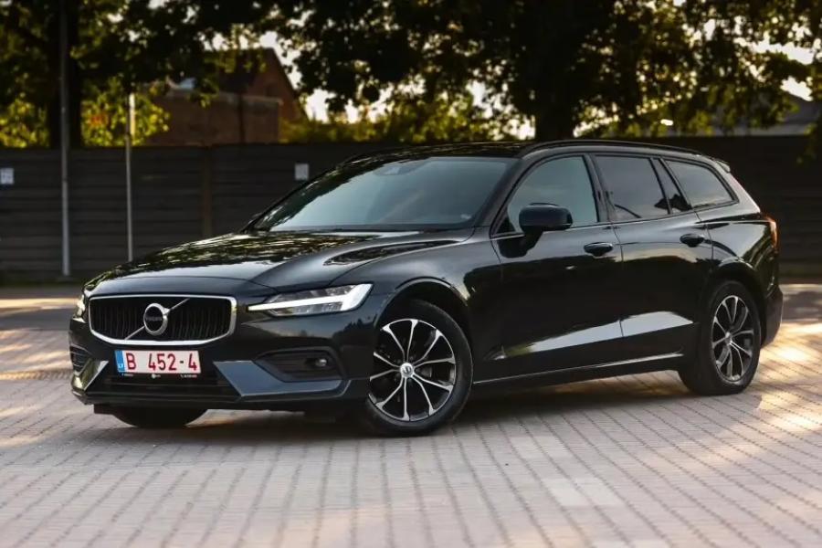 Pelēks Volvo V60 2019 Jelgava, ar dzinēja tilpumu 2.00 L un nobraukumu 166 tūkst. km par 19500 €, foto 1 vietnē AUTOMOTO.COM.LV