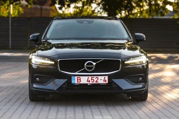 Pelēks Volvo V60 2019 Jelgava, ar dzinēja tilpumu 2.00 L un nobraukumu 166 tūkst. km par 19500 €, foto 3 vietnē AUTOMOTO.COM.LV