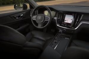 Pelēks Volvo V60 2019 Jelgava, ar dzinēja tilpumu 2.00 L un nobraukumu 166 tūkst. km par 19500 €, foto 8 vietnē AUTOMOTO.COM.LV