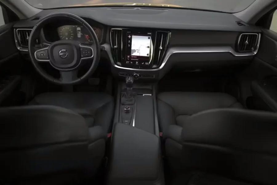 Pelēks Volvo V60 2019 Jelgava, ar dzinēja tilpumu 2.00 L un nobraukumu 166 tūkst. km par 19500 €, foto 9 vietnē AUTOMOTO.COM.LV