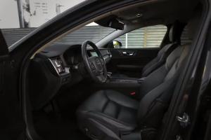 Pelēks Volvo V60 2019 Jelgava, ar dzinēja tilpumu 2.00 L un nobraukumu 166 tūkst. km par 19500 €, foto 10 vietnē AUTOMOTO.COM.LV