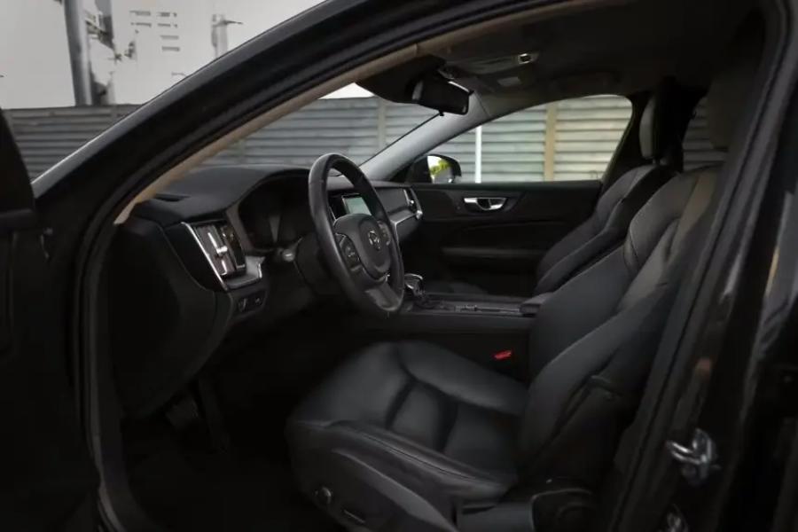 Pelēks Volvo V60 2019 Jelgava, ar dzinēja tilpumu 2.00 L un nobraukumu 166 tūkst. km par 19500 €, foto 10 vietnē AUTOMOTO.COM.LV