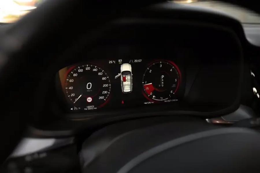 Pelēks Volvo V60 2019 Jelgava, ar dzinēja tilpumu 2.00 L un nobraukumu 166 tūkst. km par 19500 €, foto 11 vietnē AUTOMOTO.COM.LV