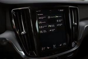 Pelēks Volvo V60 2019 Jelgava, ar dzinēja tilpumu 2.00 L un nobraukumu 166 tūkst. km par 19500 €, foto 16 vietnē AUTOMOTO.COM.LV