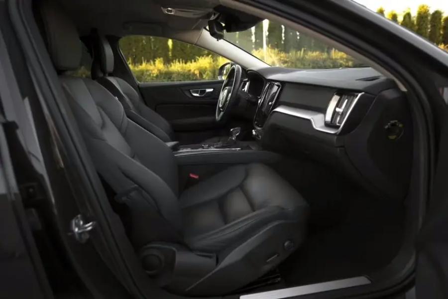 Pelēks Volvo V60 2019 Jelgava, ar dzinēja tilpumu 2.00 L un nobraukumu 166 tūkst. km par 19500 €, foto 17 vietnē AUTOMOTO.COM.LV