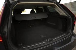 Pelēks Volvo V60 2019 Jelgava, ar dzinēja tilpumu 2.00 L un nobraukumu 166 tūkst. km par 19500 €, foto 19 vietnē AUTOMOTO.COM.LV