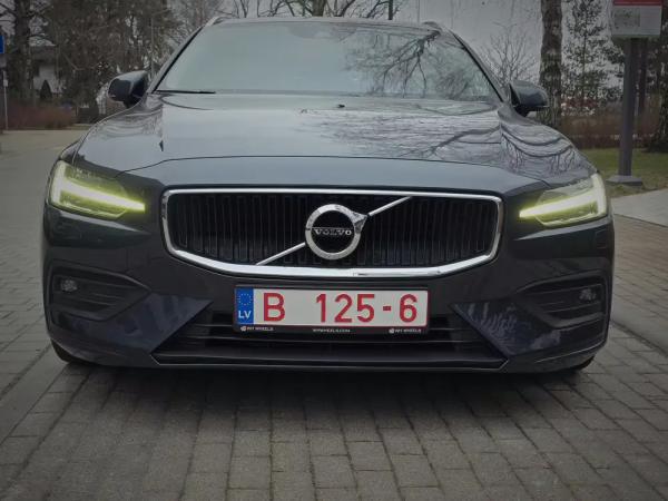 Pelēks Volvo V60 2019 Rīga, ar dzinēja tilpumu 2.00 L un nobraukumu 293 tūkst. km par 12495 €, foto 2 vietnē AUTOMOTO.COM.LV
