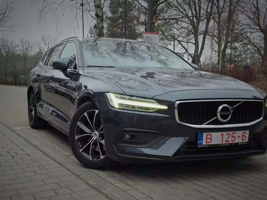 Grey Volvo V60 2019 in Riga, with an engine capacity of 2.00 L and mileage of 293 thousand km for 12495 €, photo 4 on AUTOMOTO.COM.LV
