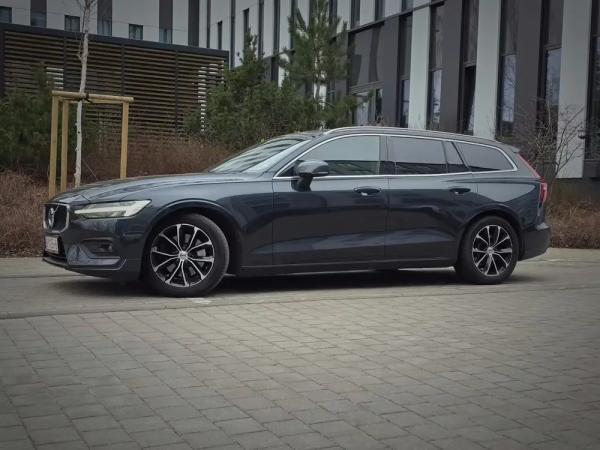 Pelēks Volvo V60 2019 Rīga, ar dzinēja tilpumu 2.00 L un nobraukumu 293 tūkst. km par 12495 €, foto 4 vietnē AUTOMOTO.COM.LV