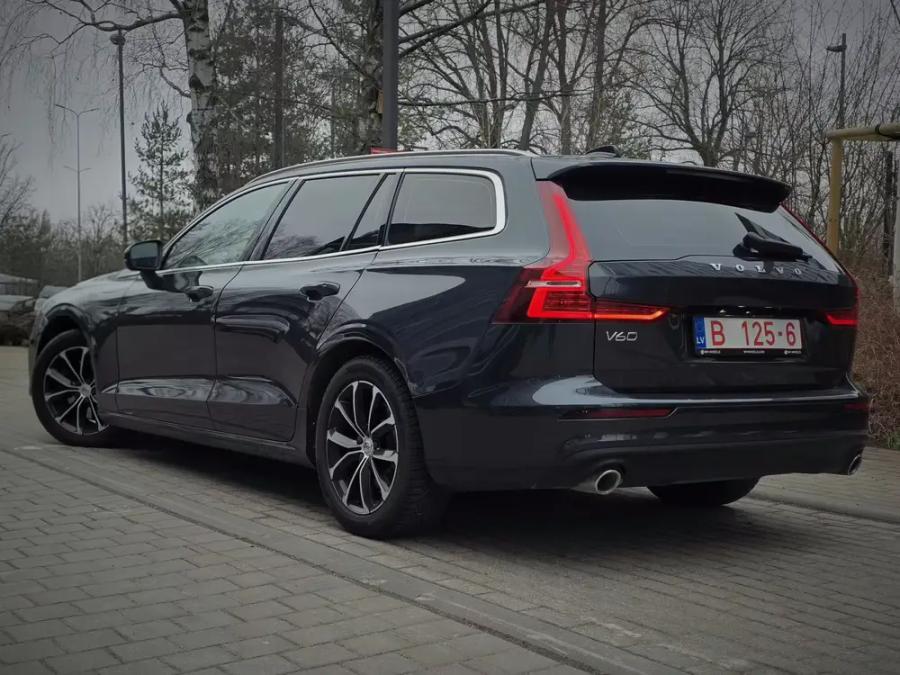 Grey Volvo V60 2019 in Riga, with an engine capacity of 2.00 L and mileage of 293 thousand km for 12495 €, photo 6 on AUTOMOTO.COM.LV