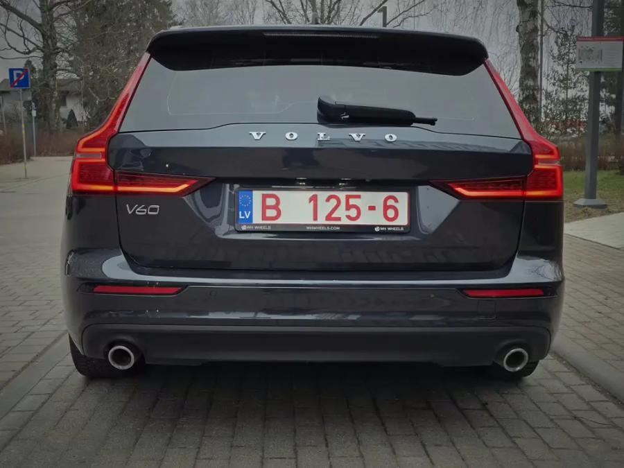 Grey Volvo V60 2019 in Riga, with an engine capacity of 2.00 L and mileage of 293 thousand km for 12495 €, photo 7 on AUTOMOTO.COM.LV