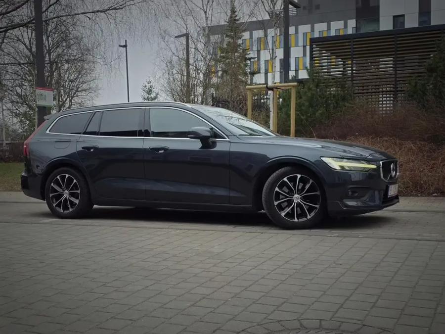 Grey Volvo V60 2019 in Riga, with an engine capacity of 2.00 L and mileage of 293 thousand km for 12495 €, photo 9 on AUTOMOTO.COM.LV