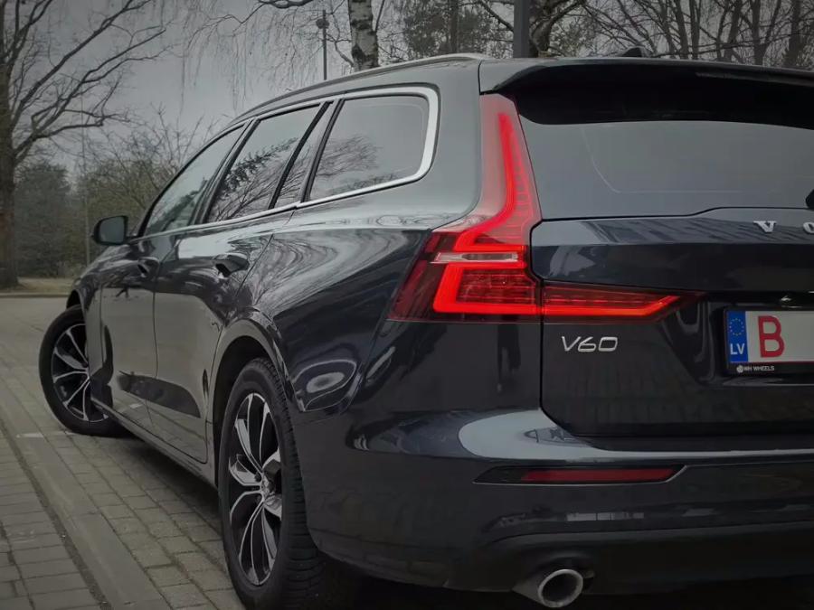 Grey Volvo V60 2019 in Riga, with an engine capacity of 2.00 L and mileage of 293 thousand km for 12495 €, photo 10 on AUTOMOTO.COM.LV