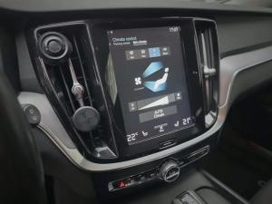 Grey Volvo V60 2019 in Riga, with an engine capacity of 2.00 L and mileage of 293 thousand km for 12495 €, photo 17 on AUTOMOTO.COM.LV