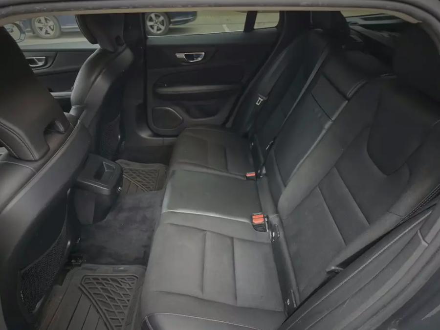 Grey Volvo V60 2019 in Riga, with an engine capacity of 2.00 L and mileage of 293 thousand km for 12495 €, photo 19 on AUTOMOTO.COM.LV