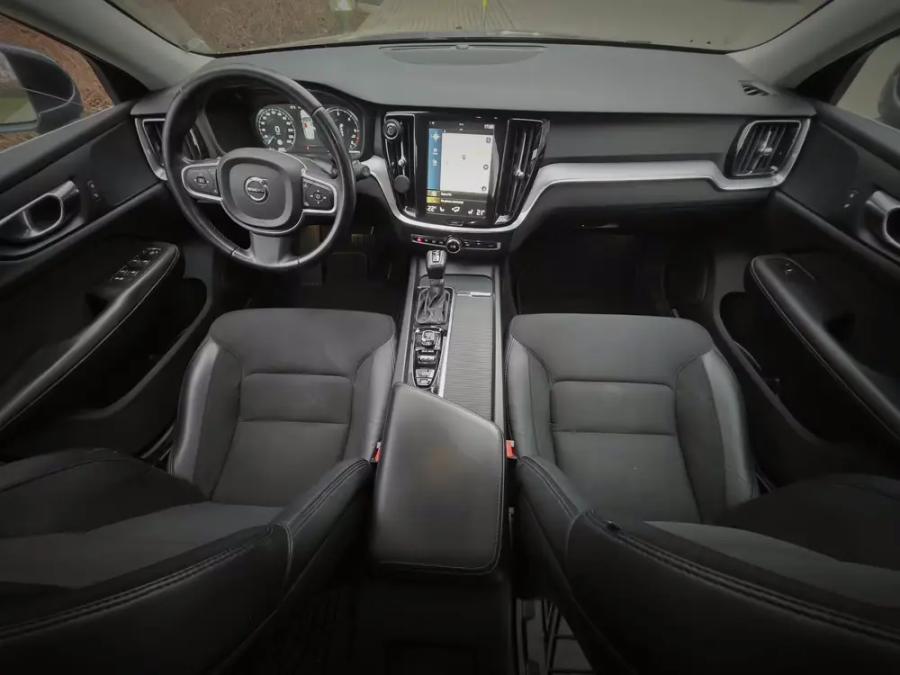 Grey Volvo V60 2019 in Riga, with an engine capacity of 2.00 L and mileage of 293 thousand km for 12495 €, photo 24 on AUTOMOTO.COM.LV