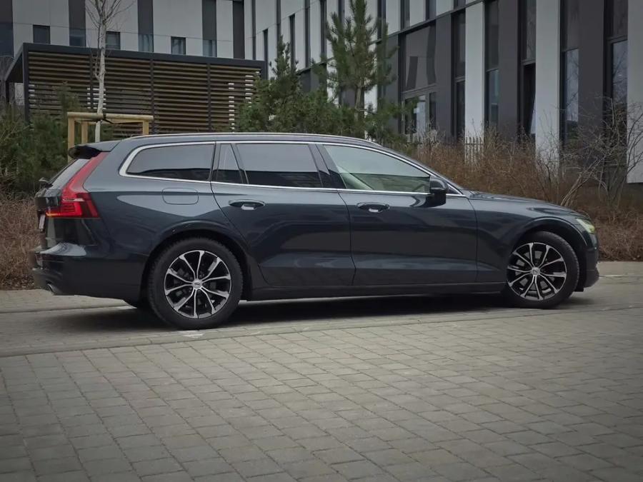 Grey Volvo V60 2019 in Riga, with an engine capacity of 2.00 L and mileage of 293 thousand km for 12495 €, photo 27 on AUTOMOTO.COM.LV